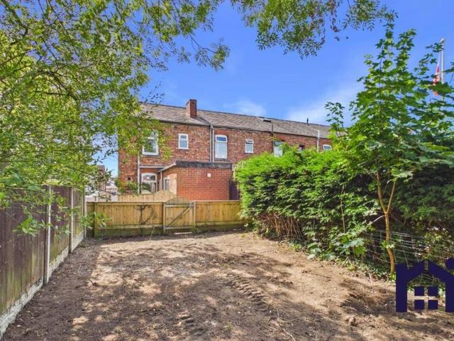 3 bedroom end of terrace house to rent