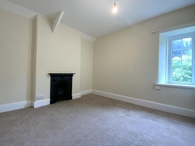 3 bedroom end of terrace house to rent
