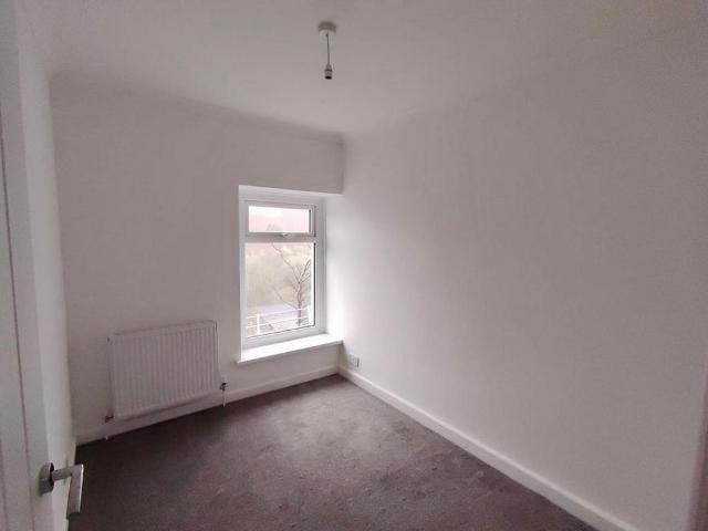 3 bedroom end of terrace house to rent