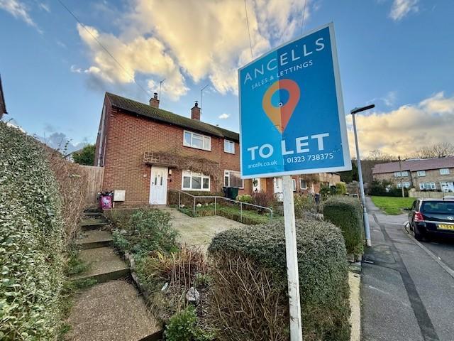 3 bedroom end of terrace house to rent