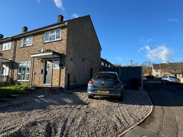 3 bedroom end of terrace house to rent