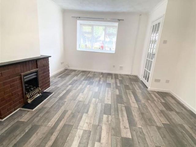 3 bedroom end of terrace house to rent