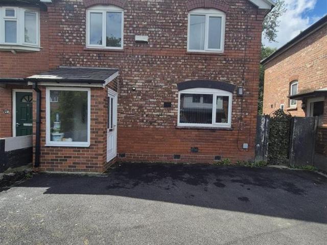 3 bedroom end of terrace house to rent