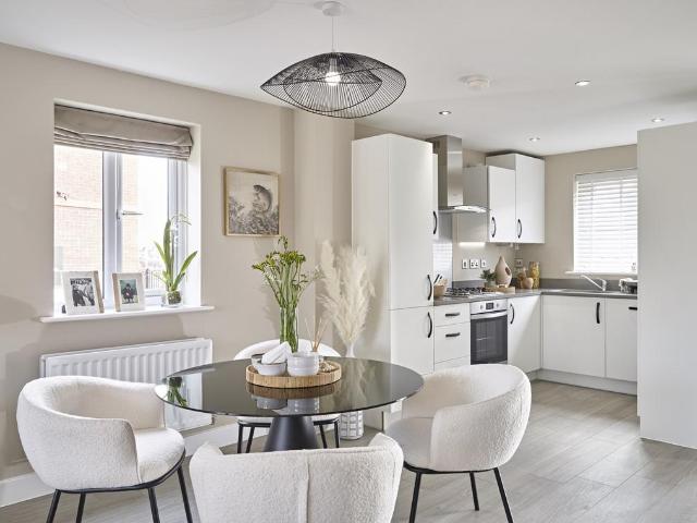 3 bedroom end of terrace house to rent