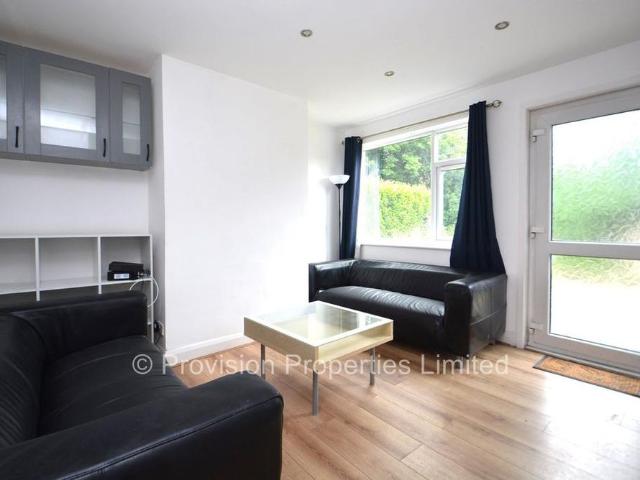 3 bedroom end of terrace house to rent