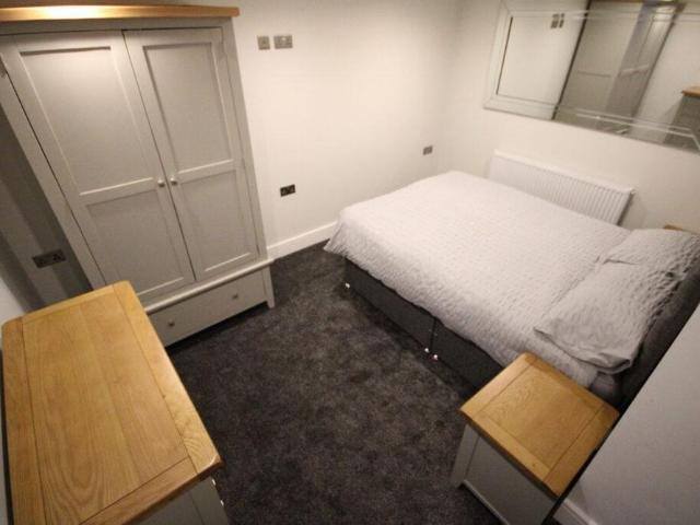 3 bedroom end of terrace house to rent