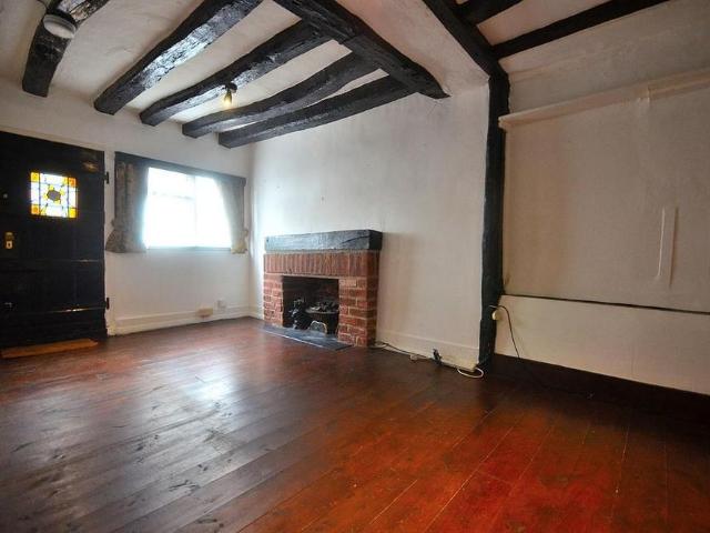 3 bedroom end of terrace house to rent