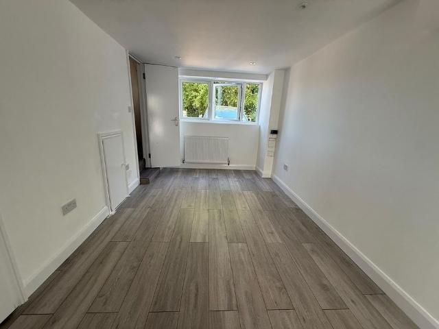 3 bedroom end of terrace house to rent
