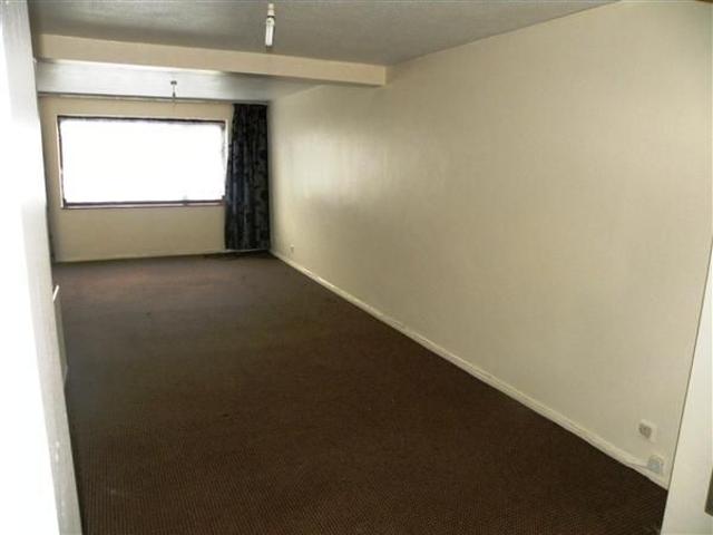 3 bedroom end of terrace house to rent