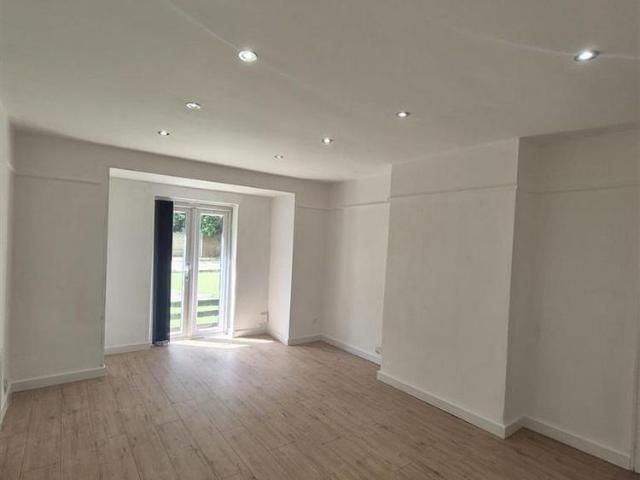 3 bedroom end of terrace house to rent