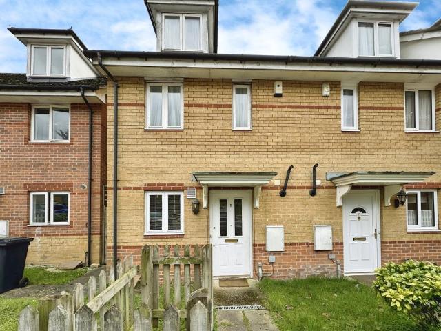 3 bedroom end of terrace house to rent