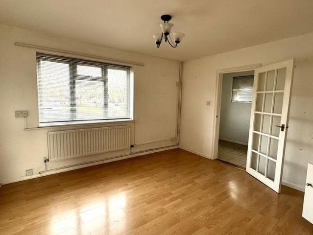 3 bedroom end of terrace house to rent