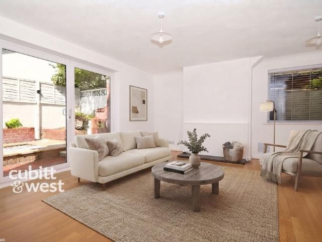 3 bedroom end of terrace house to rent