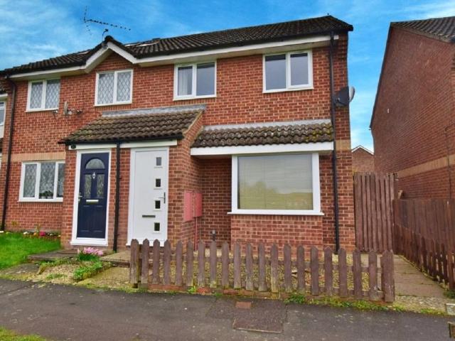 3 bedroom end of terrace house to rent
