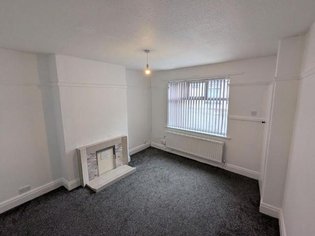 3 bedroom end of terrace house to rent