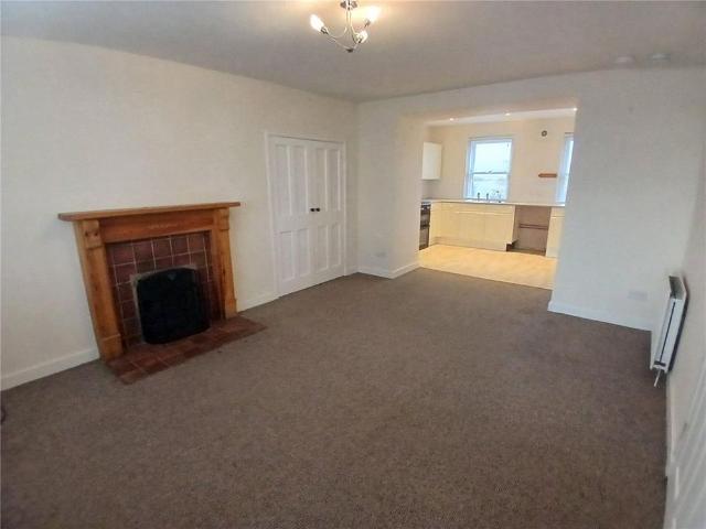3 bedroom end of terrace house to rent