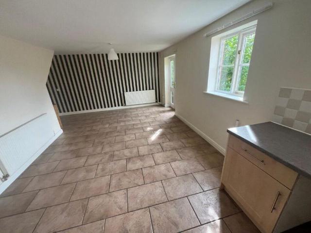 3 bedroom end of terrace house to rent