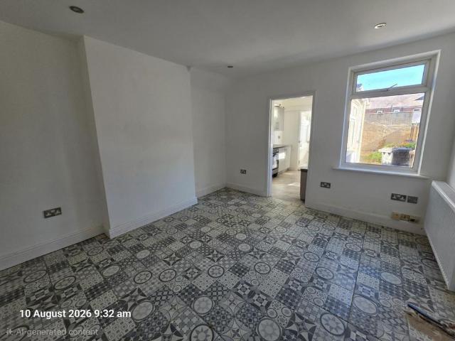 3 bedroom end of terrace house to rent