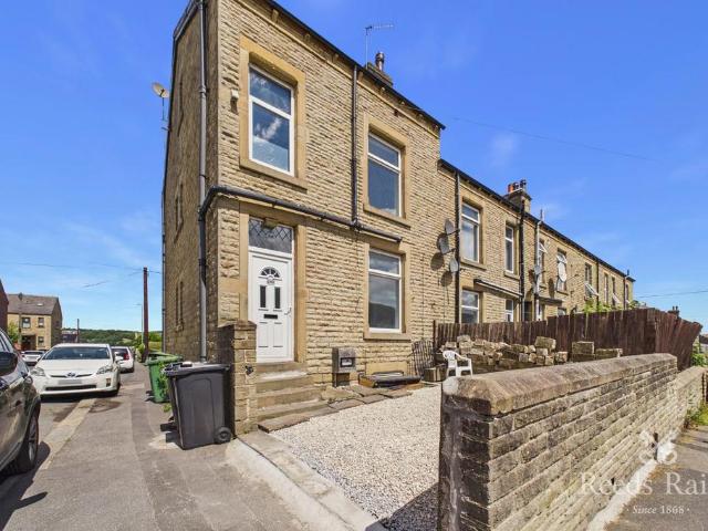3 bedroom end of terrace house to rent
