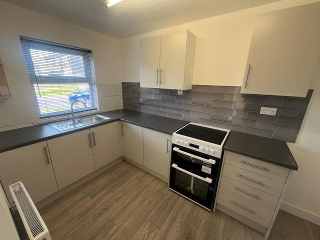 3 bedroom end of terrace house to rent