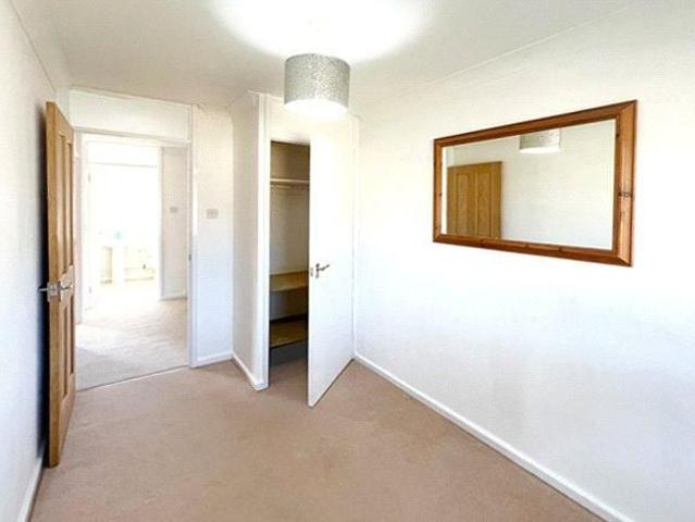 3 bedroom end of terrace house to rent