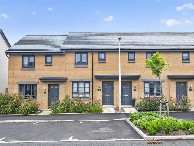 3 bedroom end of terrace house to rent