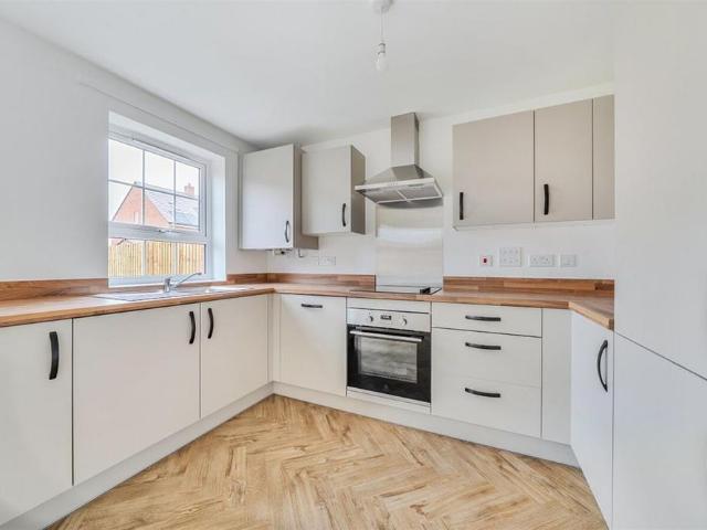 3 bedroom end of terrace house to rent