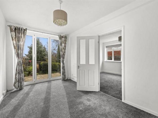 3 bedroom end of terrace house to rent