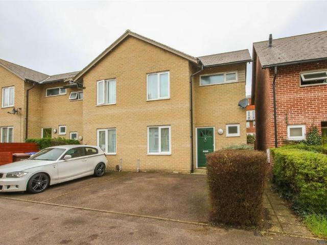 3 bedroom end of terrace house to rent