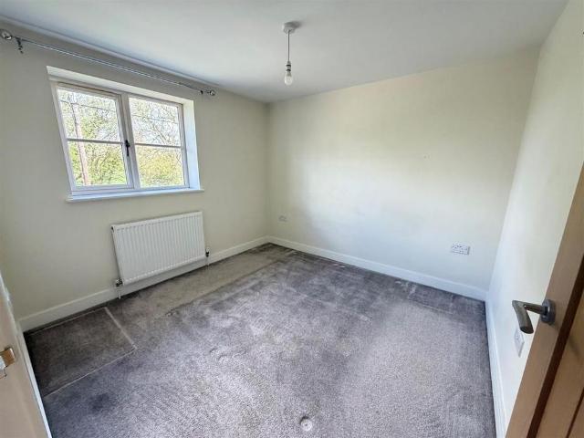 3 bedroom end of terrace house to rent