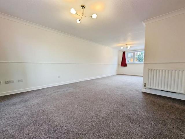3 bedroom end of terrace house to rent
