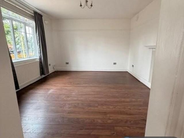 3 bedroom end of terrace house to rent