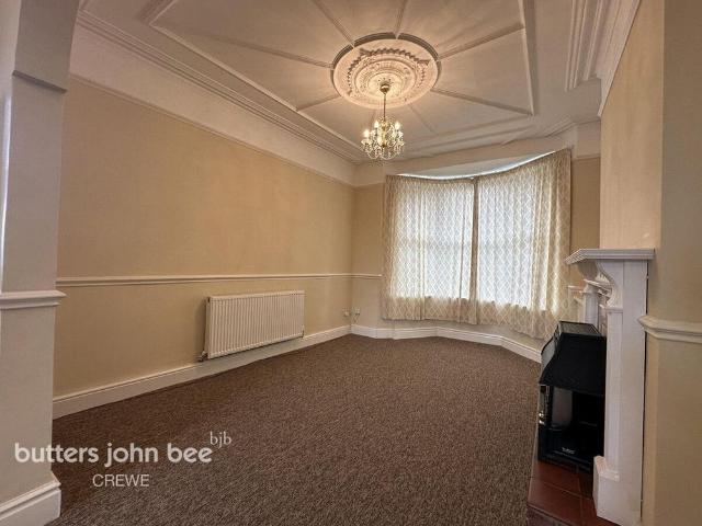 3 bedroom end of terrace house to rent