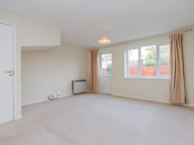 3 bedroom end of terrace house to rent