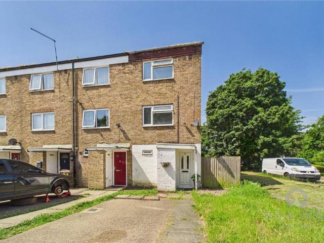 3 bedroom end of terrace house to rent