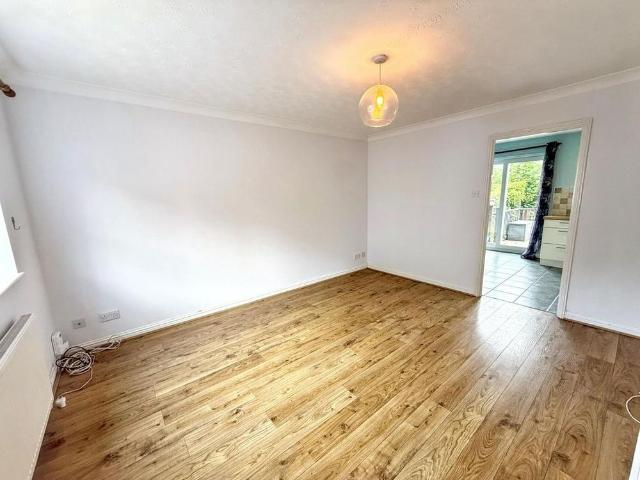 3 bedroom end of terrace house to rent