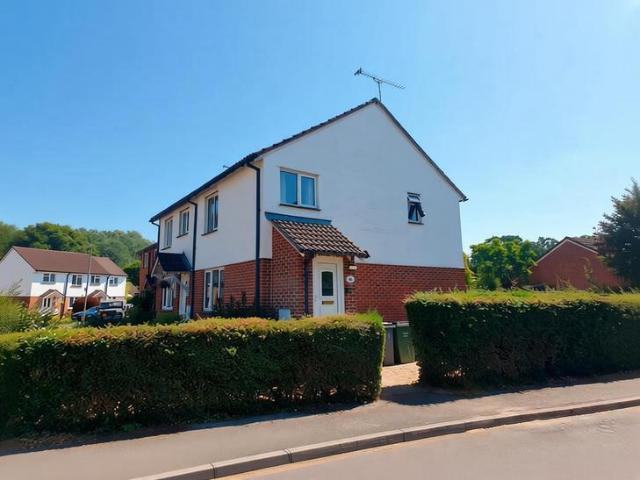 3 bedroom end of terrace house to rent