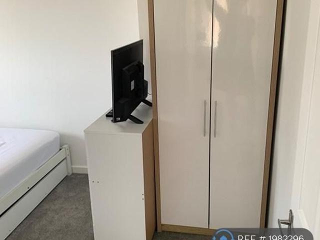 3 bedroom end of terrace house to rent