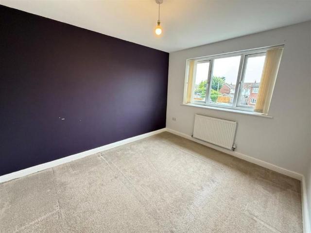 3 bedroom end of terrace house to rent