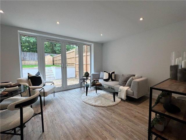 3 bedroom end of terrace house to rent
