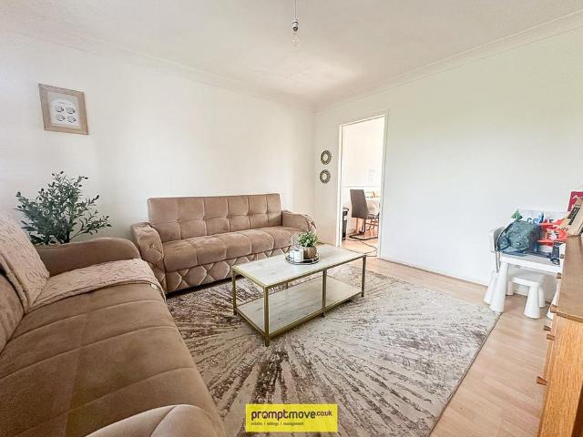 3 bedroom end of terrace house to rent