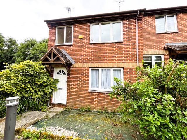 3 bedroom end of terrace house to rent