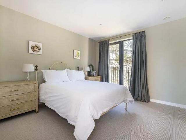 3 bedroom end of terrace house to rent