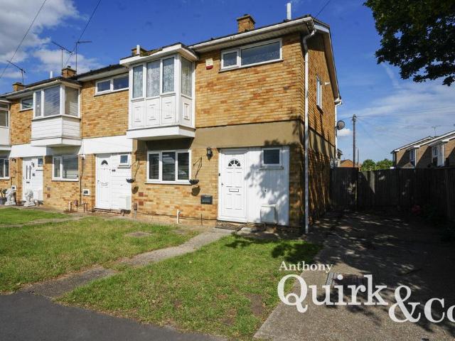 3 bedroom end of terrace house to rent