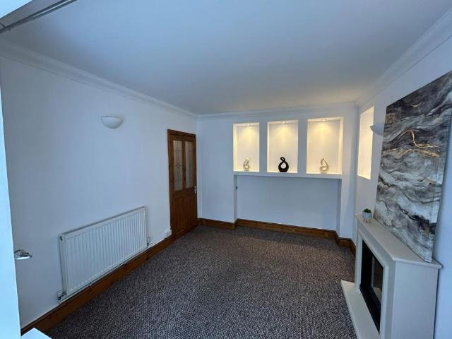 3 bedroom end of terrace house to rent