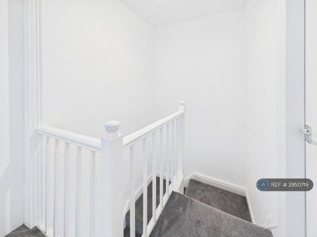 3 bedroom end of terrace house to rent