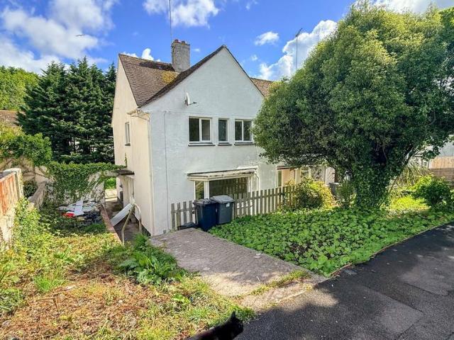 3 bedroom end of terrace house to rent