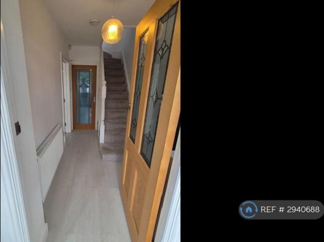 3 bedroom end of terrace house to rent