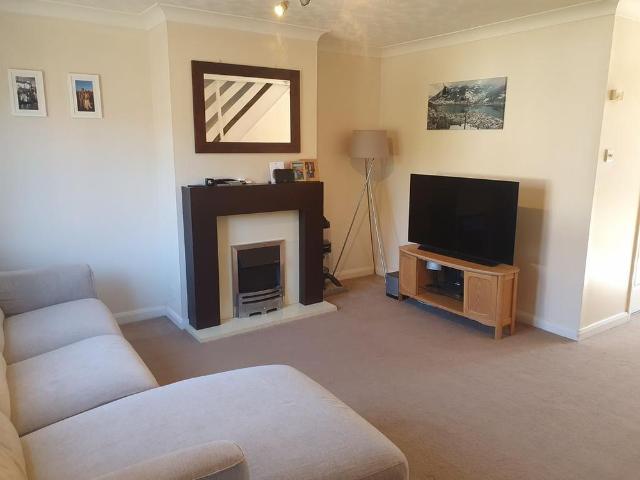 3 bedroom end of terrace house to rent