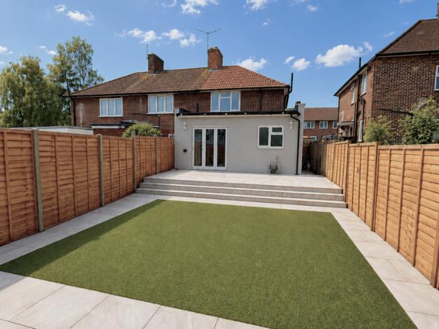3 bedroom end of terrace house to rent